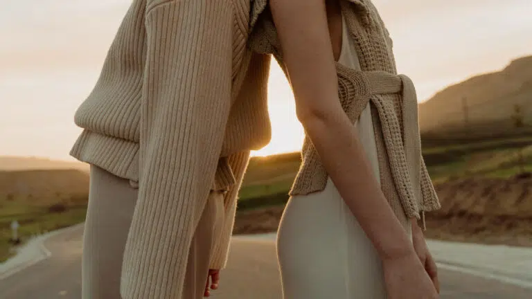 Mit diesen 3 Übungen kannst du dein Hohlkreuz wegtrainieren | Liebscher ...